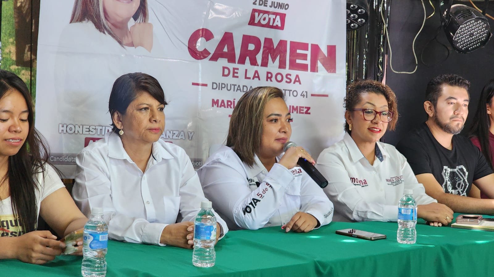 Firma candidata Carmen de la Rosa compromisos con Comités de Jóvenes