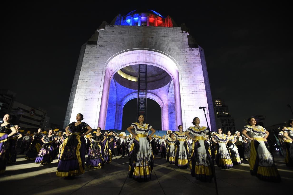 El Monumento a la Revolución se iluminó con los colores de Costa Rica ...